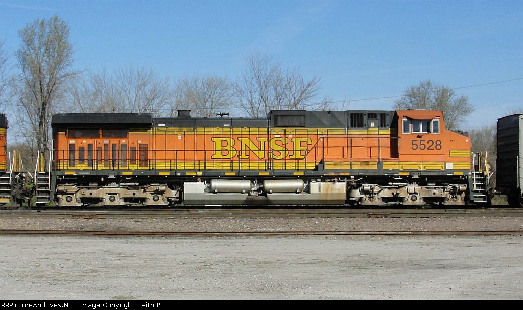 BNSF 5528